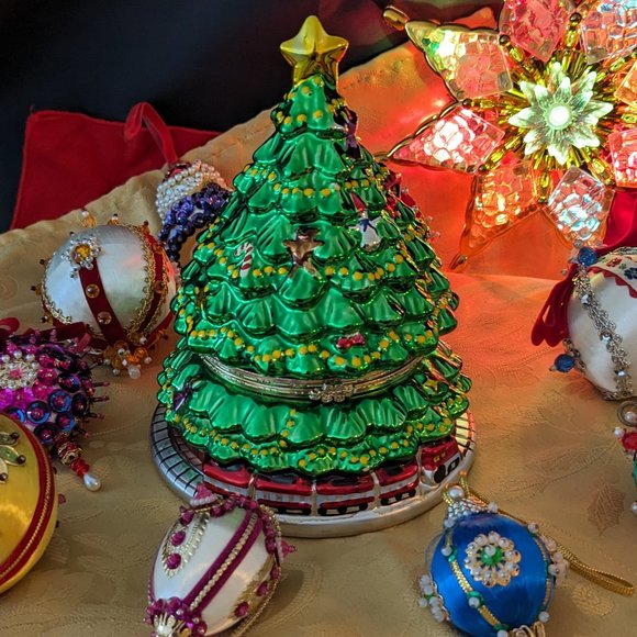 Mr. Christmas | Holiday | Mr Christmas Animated Music Box Holiday Tree ...